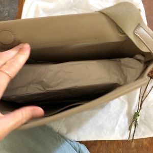 Everlane | Bags | Nwt Everlane The Form Bag In Desert Sand | Poshmark